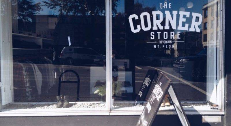 Corner Store Vancouver - магазин одежды и обуви из Канады