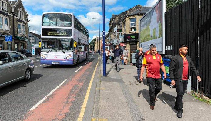 Футбольный матч Брэдфорд Сити против Бристоль Роверс - Английская ...