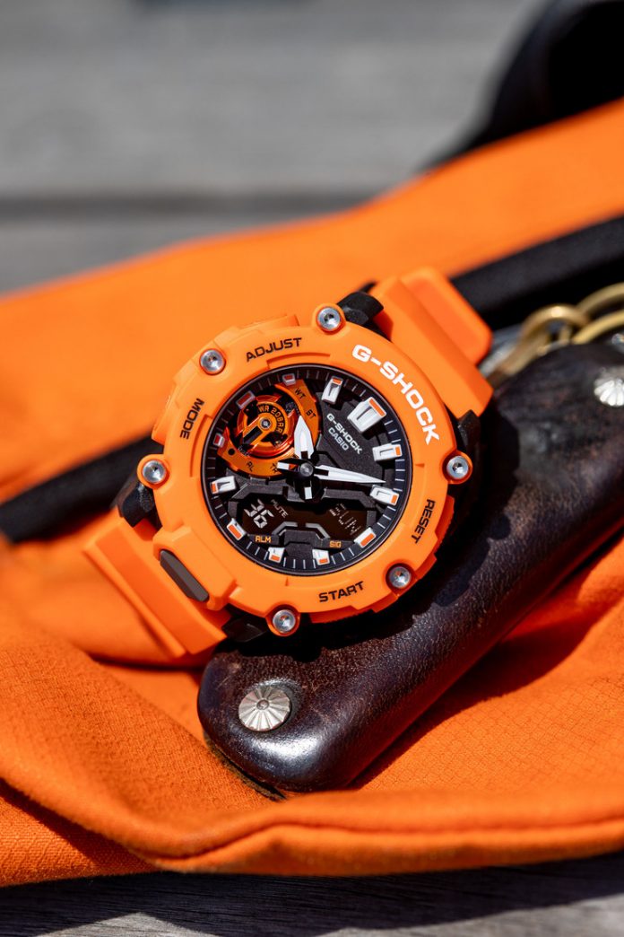 Casio G-SHOCK GA-2200 с технологией Carbon Core Guard